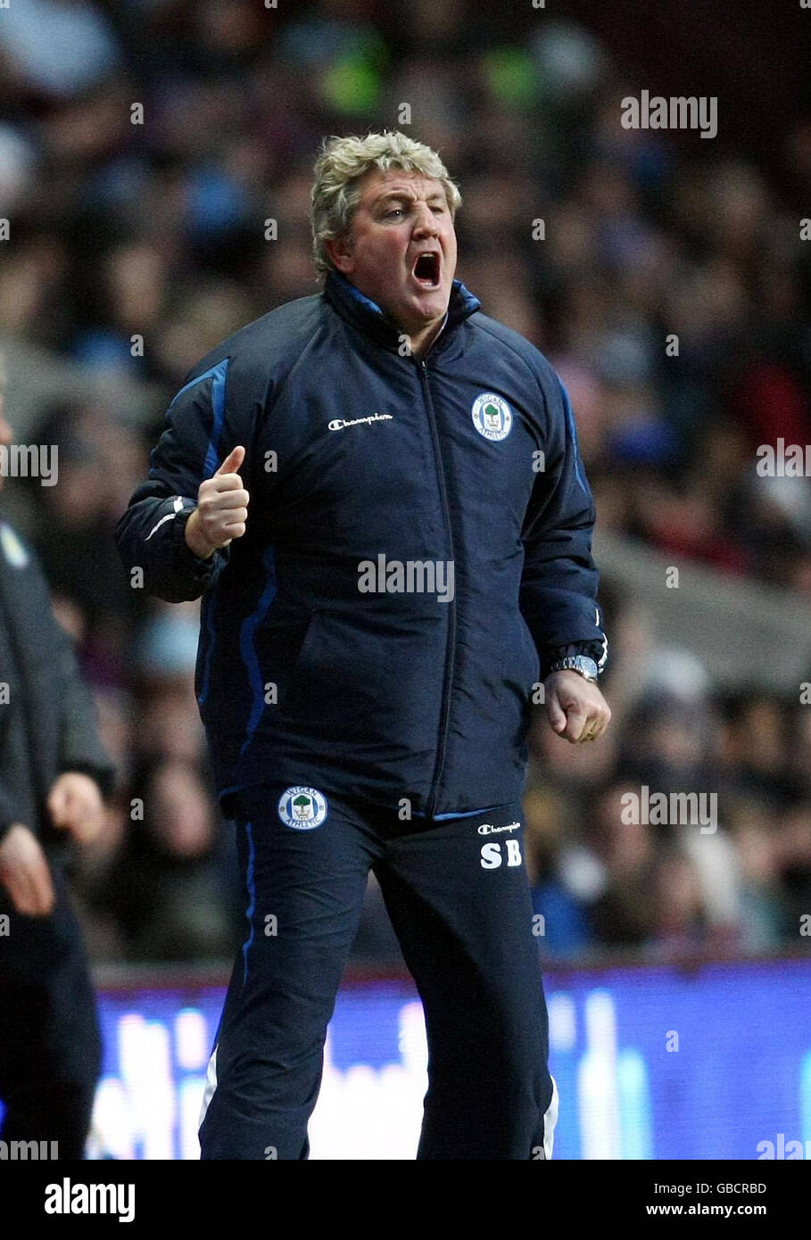 Football manager shouting at players hi-res stock photography and ...