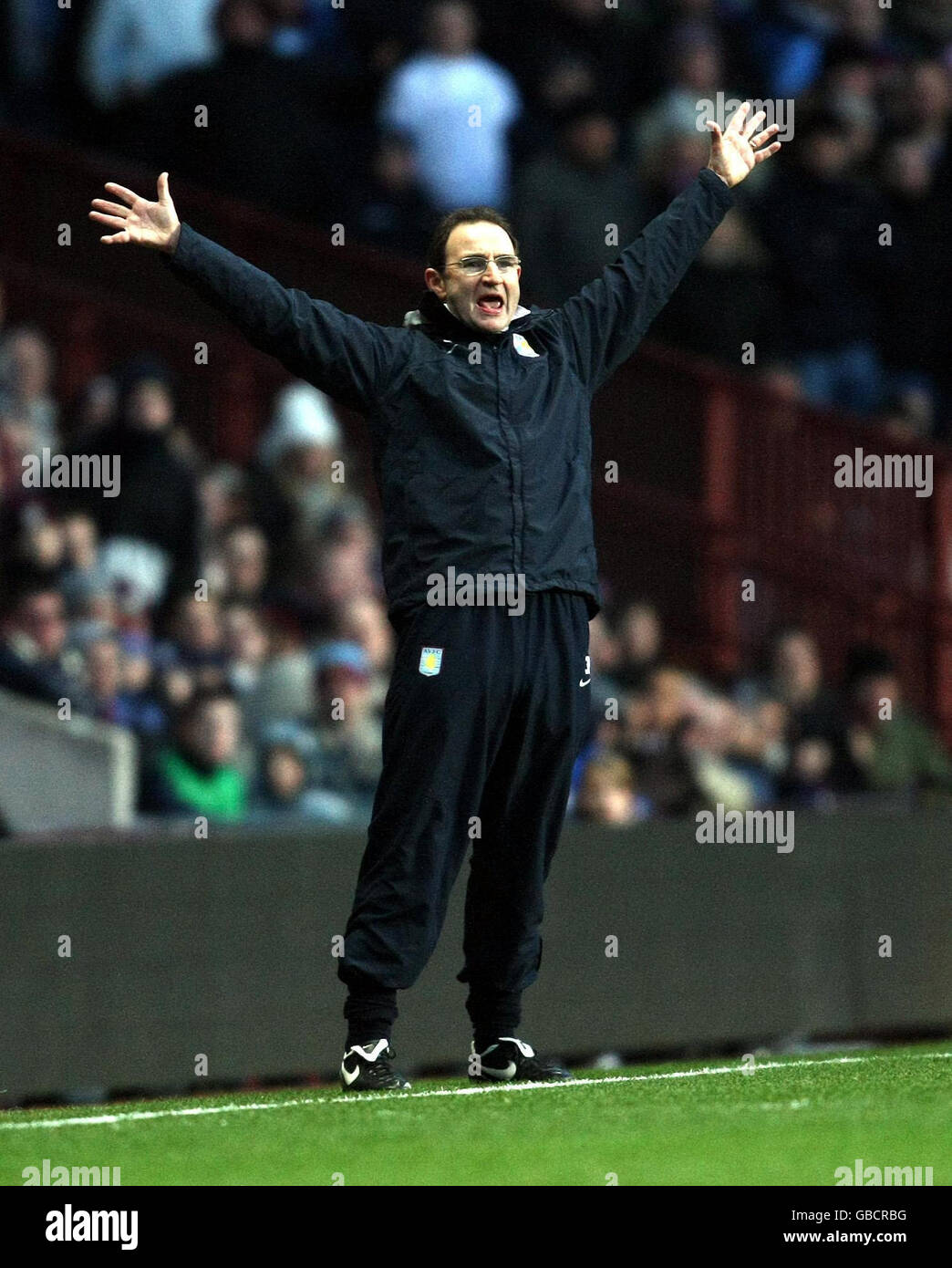 Football manager shouting at players hi-res stock photography and ...