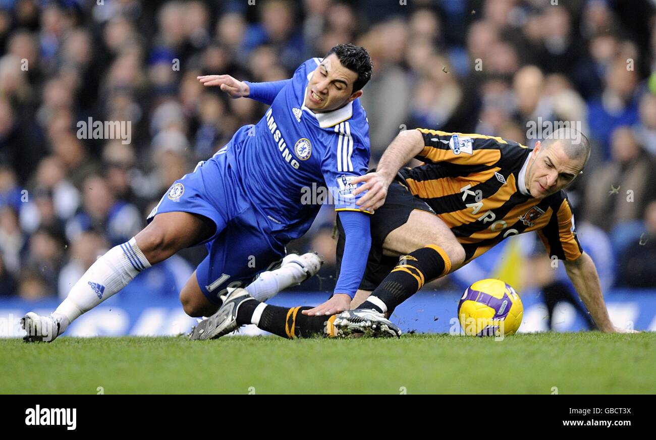 Chelsea's Ricardo Quaresma and Hull City's Dean Marney (right) battle ...