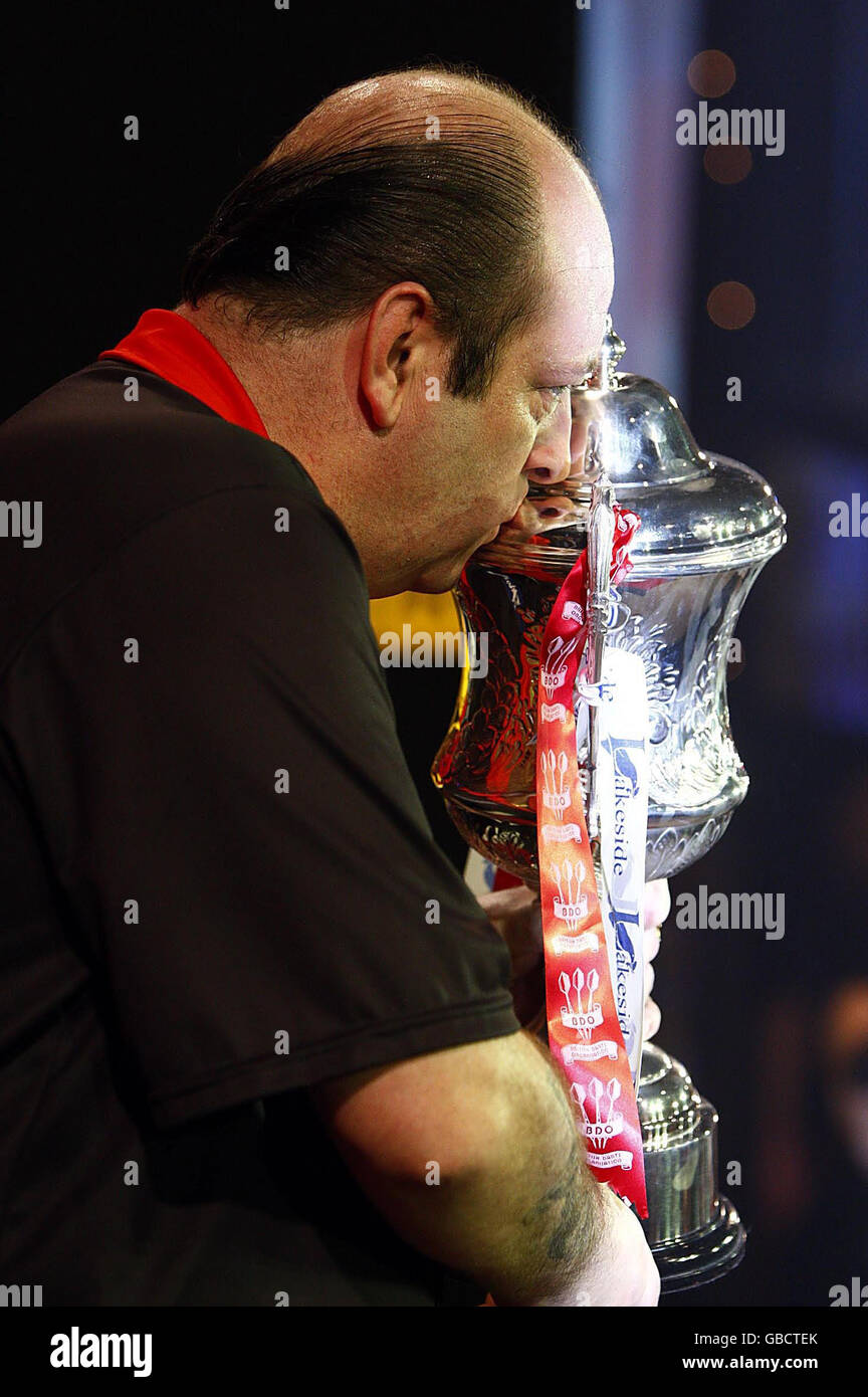 England's Ted Hankey kisses the trophy after defeating Tony O'Shea ...