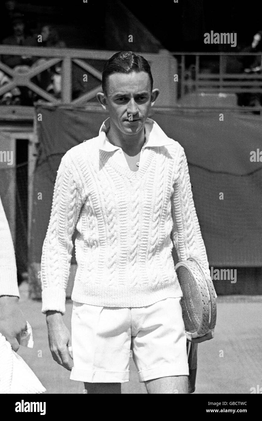 South Africa's Eric Sturgess makes his way onto court Stock Photo - Alamy