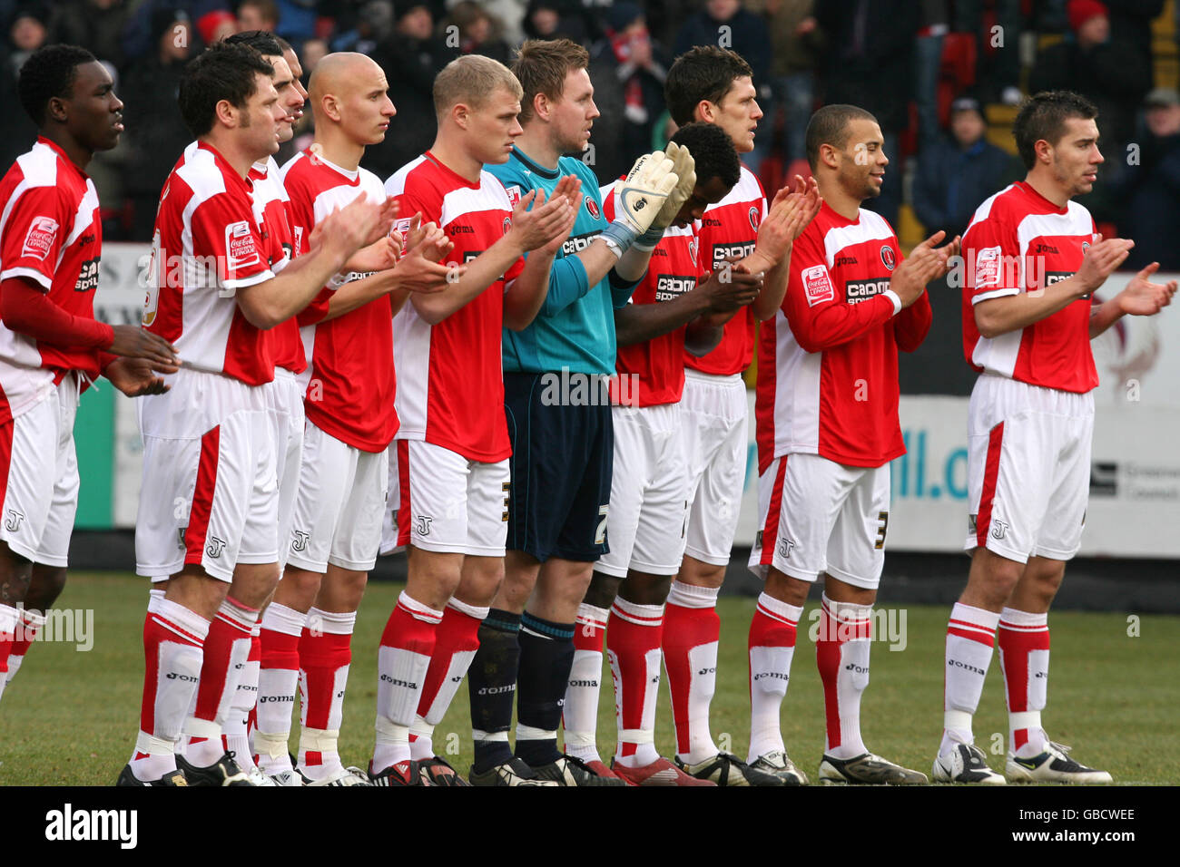 Charlton athletic players part in minute long applause prior game hi ...
