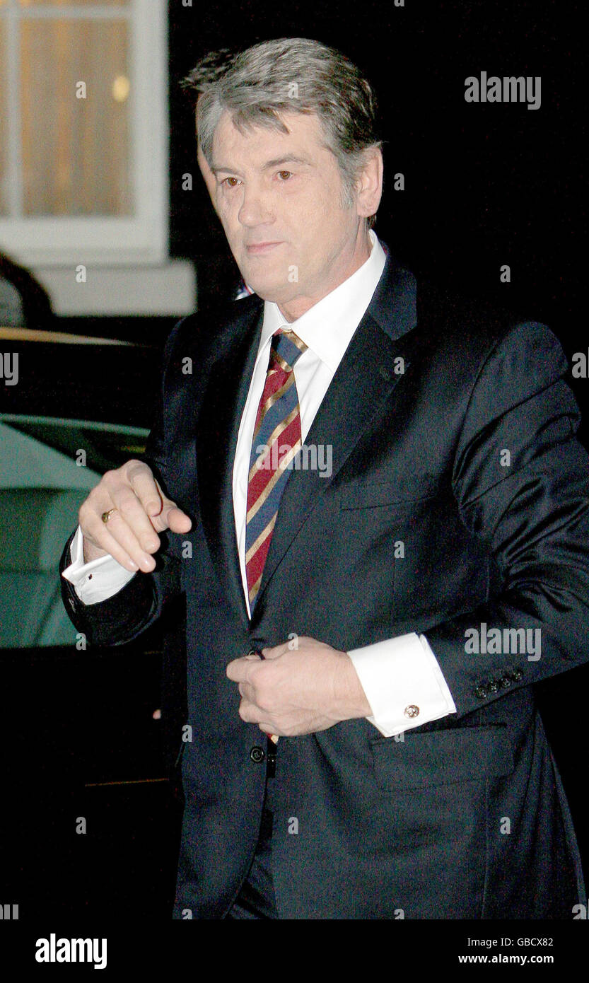Ukrainian president victor yushchenko arrives 10 downing street hi-res ...