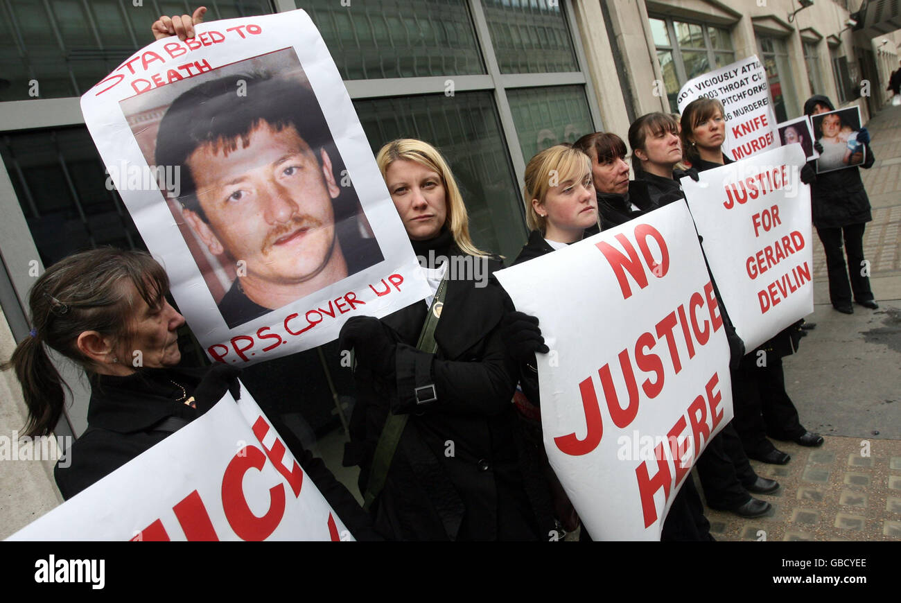 Gerard Devlin protest Stock Photo - Alamy