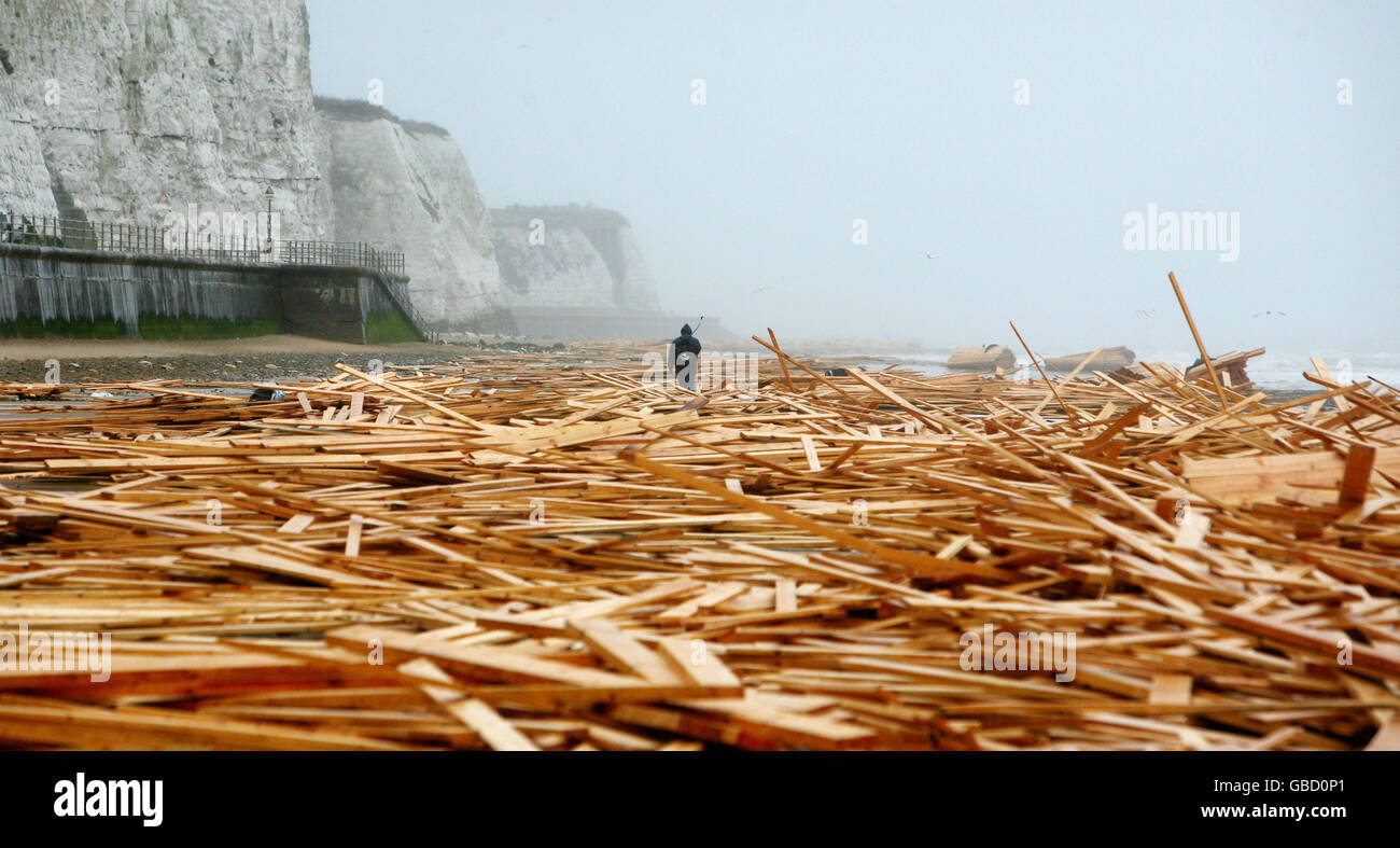 Washed up Timber Stock Photo - Alamy