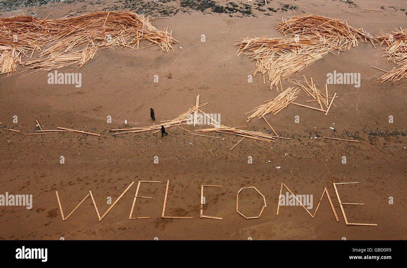 Welcome sign made timber up on beach in ramsgate hi-res stock ...