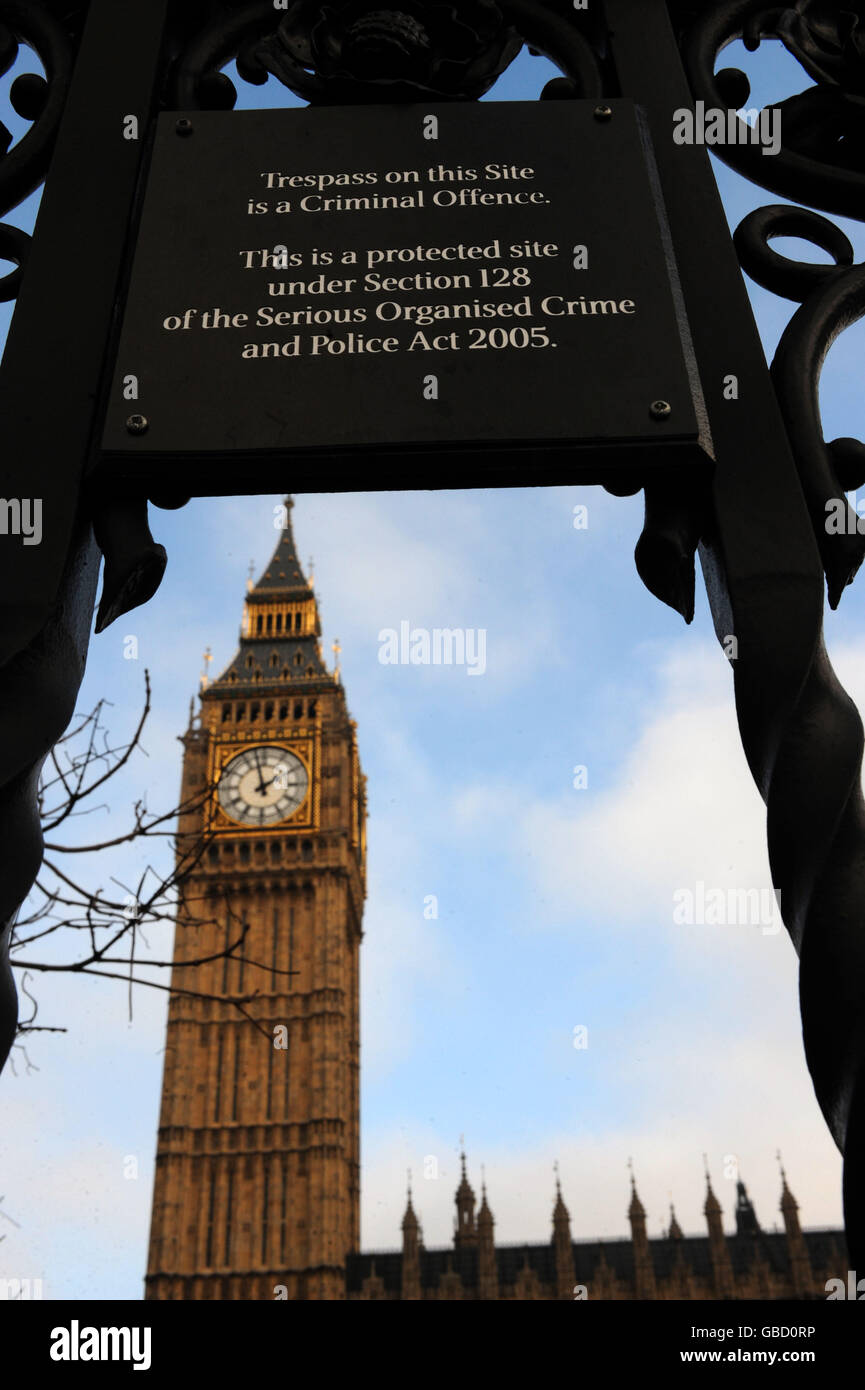 A warning sign on the gates at the Houses of Parliament, Westminster ...
