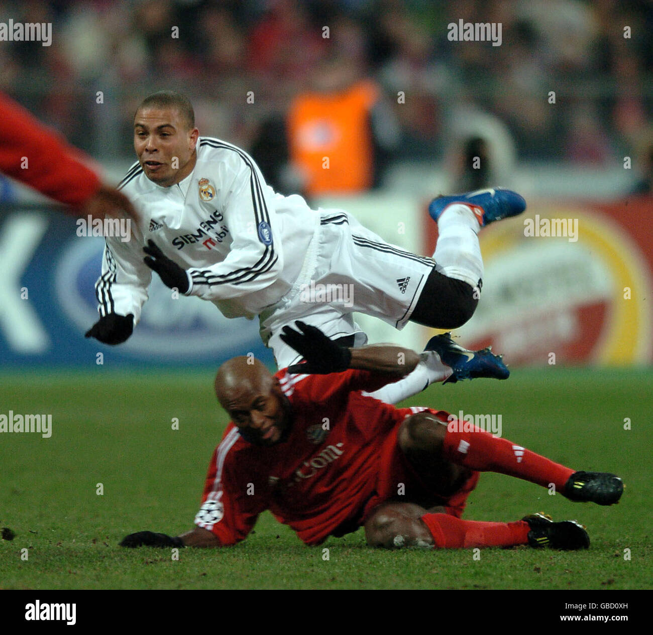 Bayern munich v real madrid ze roberto hi-res stock photography and ...
