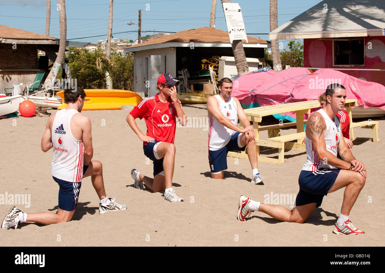 England's Kevin Pietersen, Steve Harmison, Stuart Broad and James ...