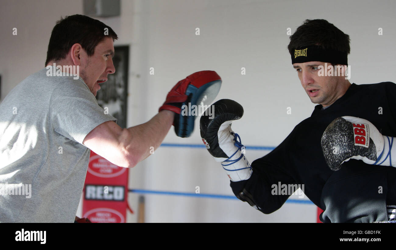 Boxing - Steve Bell Training Session - Arnies Gym. Boxer Steve Bell ...