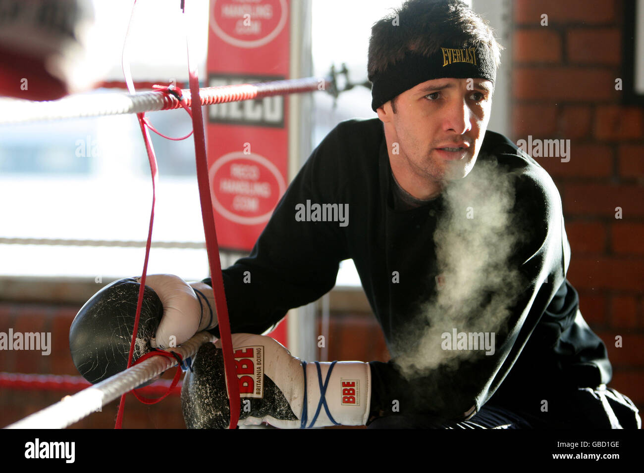 Boxing - Steve Bell Training Session - Arnies Gym Stock Photo - Alamy