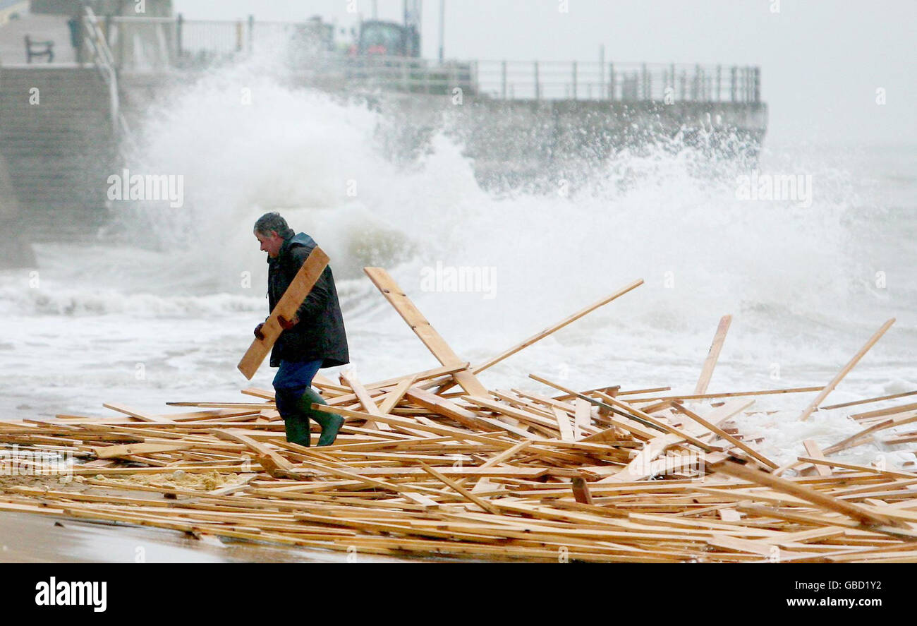 Washed up Timber Stock Photo - Alamy