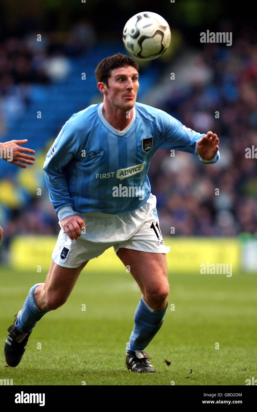 Football action jonathan macken hi-res stock photography and images - Alamy