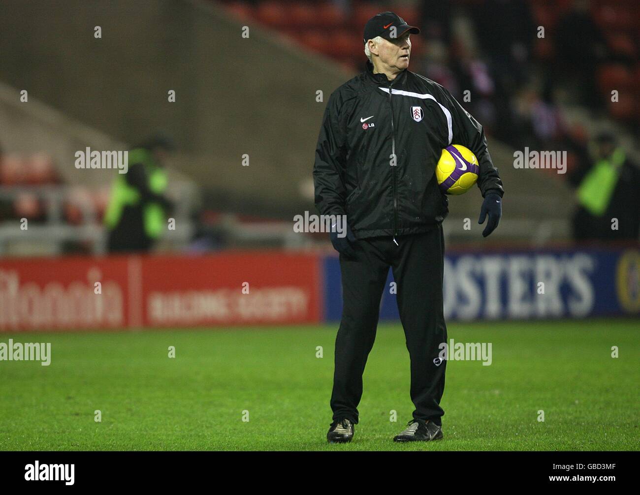 Fulham assistant manager and goalkeeper coach mike kelly hi-res stock ...