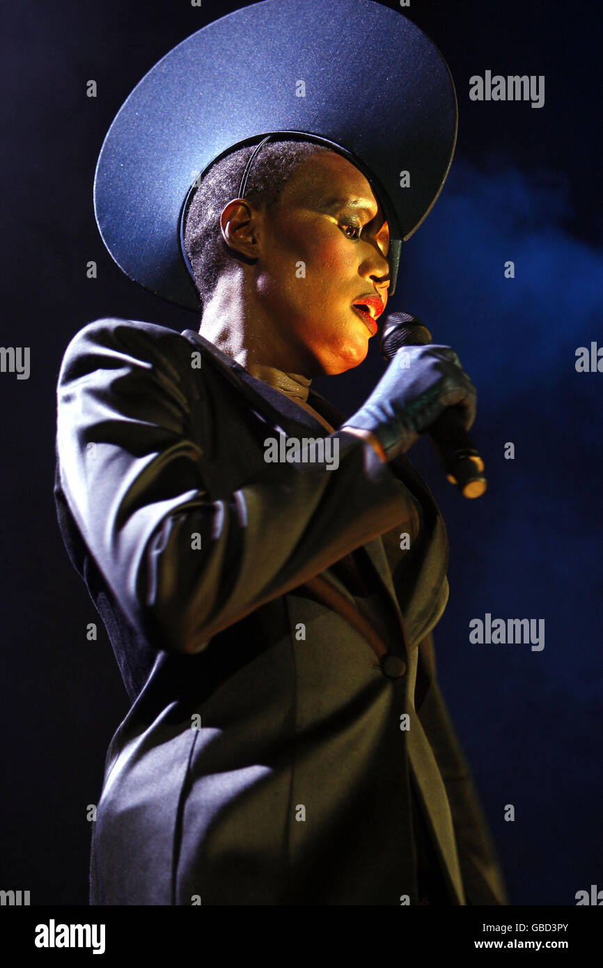 Grace jones in concert hi-res stock photography and images - Alamy