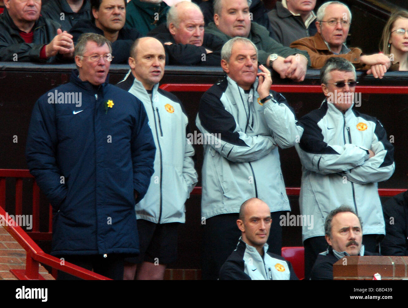 Manchester united bench sir hi-res stock photography and images - Alamy