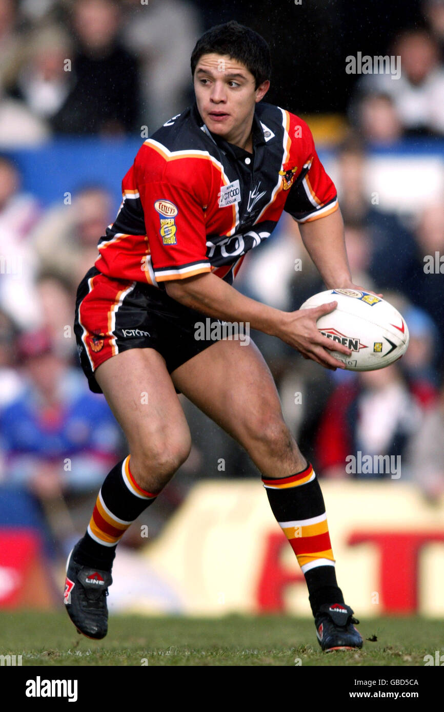 Bradford bulls paul deacon in action hi-res stock photography and ...