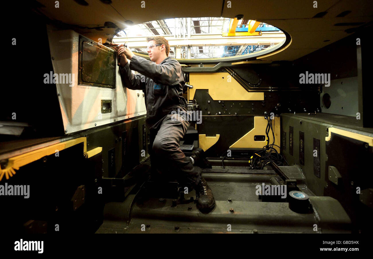Military vehicle repairs hi-res stock photography and images - Alamy