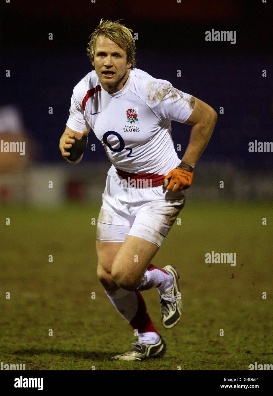 Rugbyu full length action run runs running player england hi-res stock ...