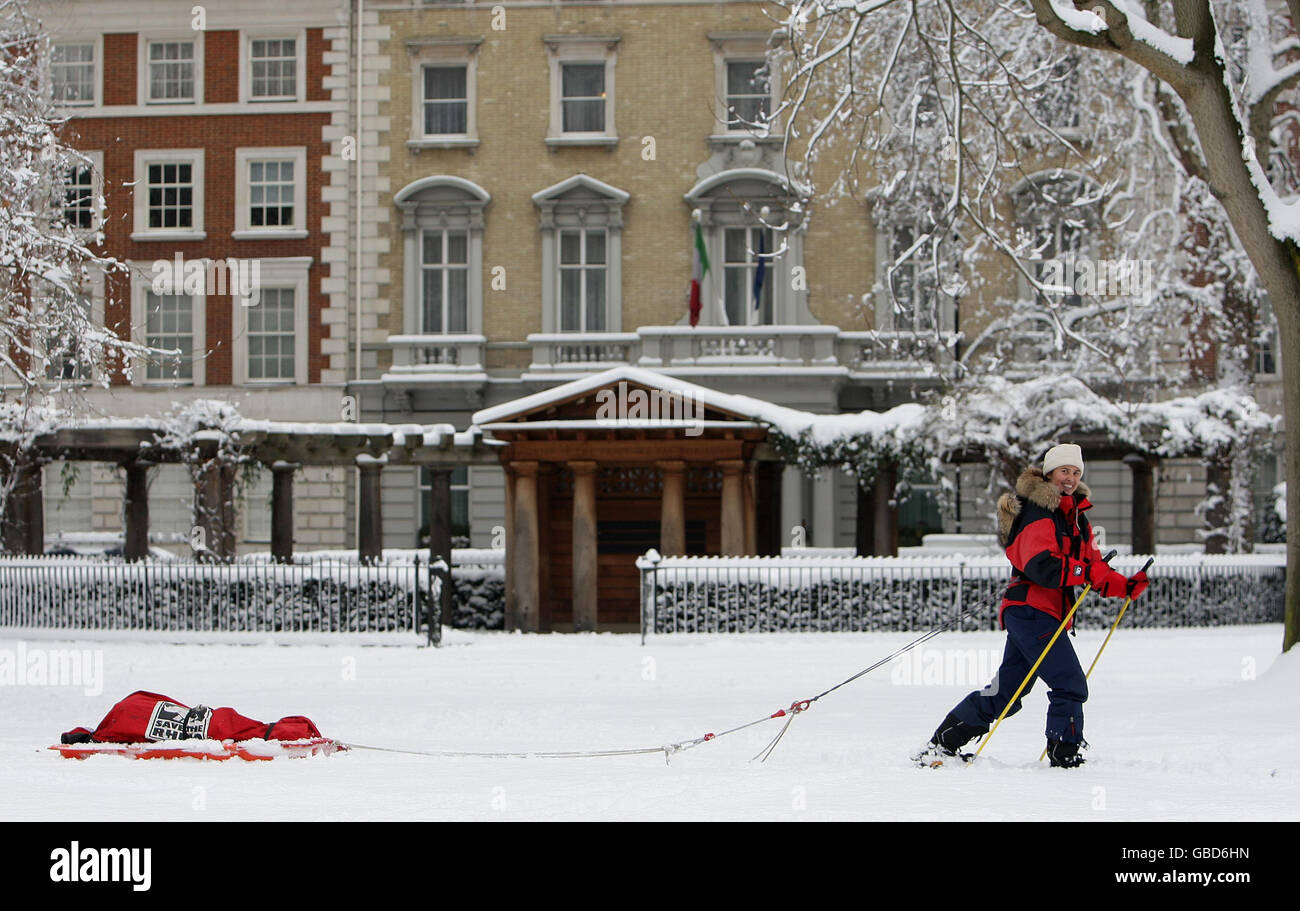London following heavy overnight snowfall in the capital hi-res stock ...