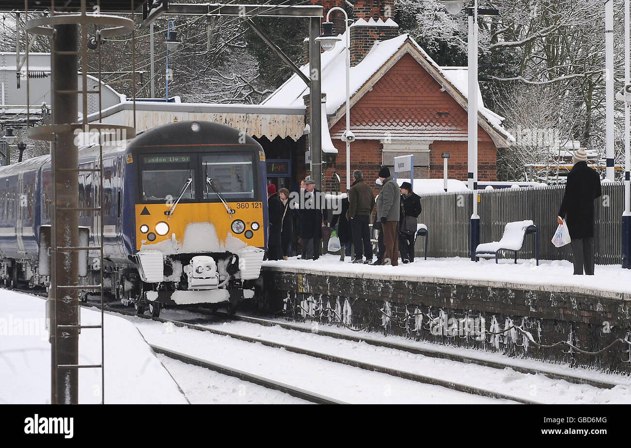 Commuters wait for a train at ingatestone hi-res stock photography and ...