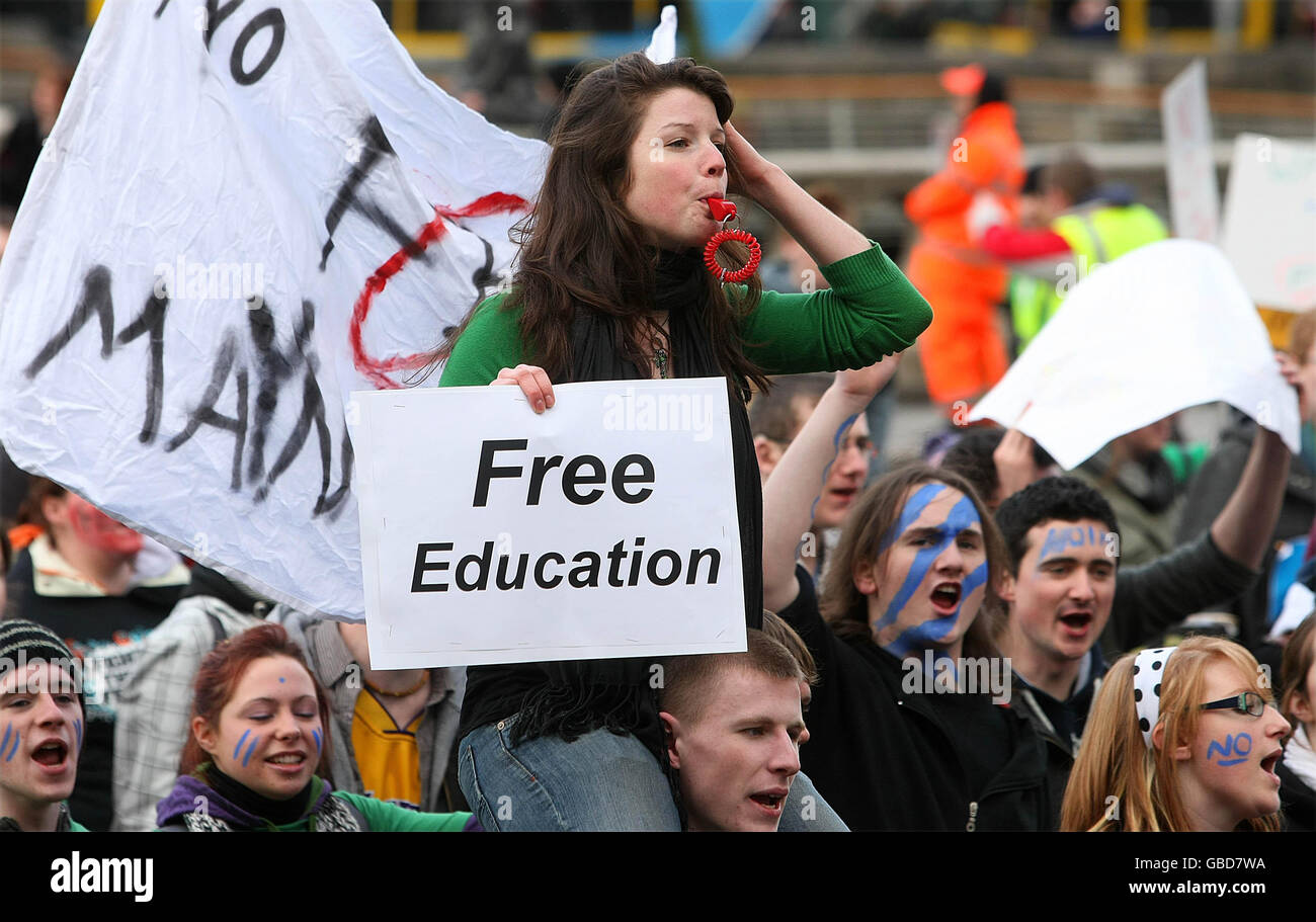 Crowd students ireland hi-res stock photography and images - Alamy