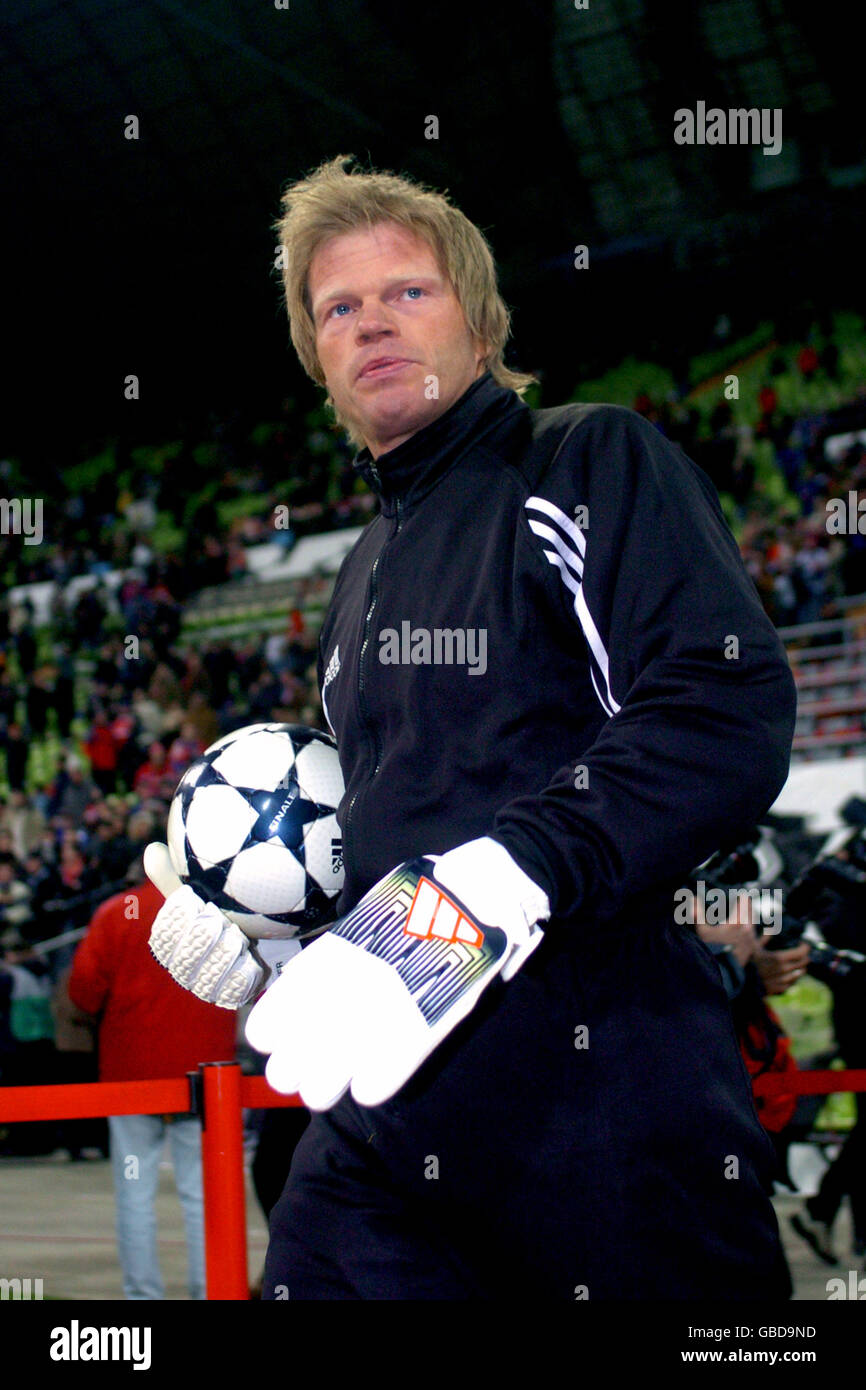 Bayern munich v real madrid bayern munich goalkeeper oliver kahn hi-res ...