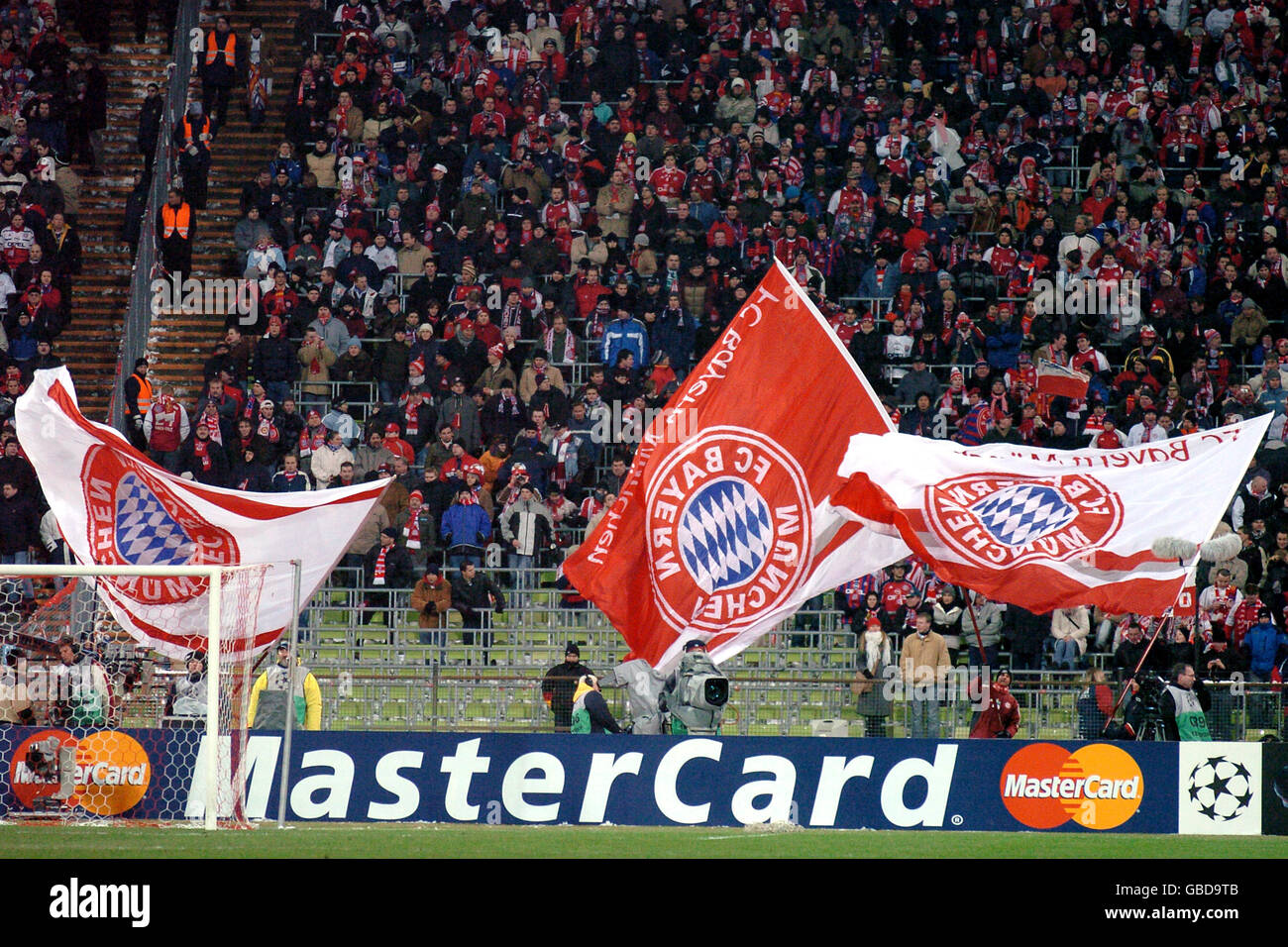 Bayern munich v real madrid bayern munich fans hi-res stock photography ...