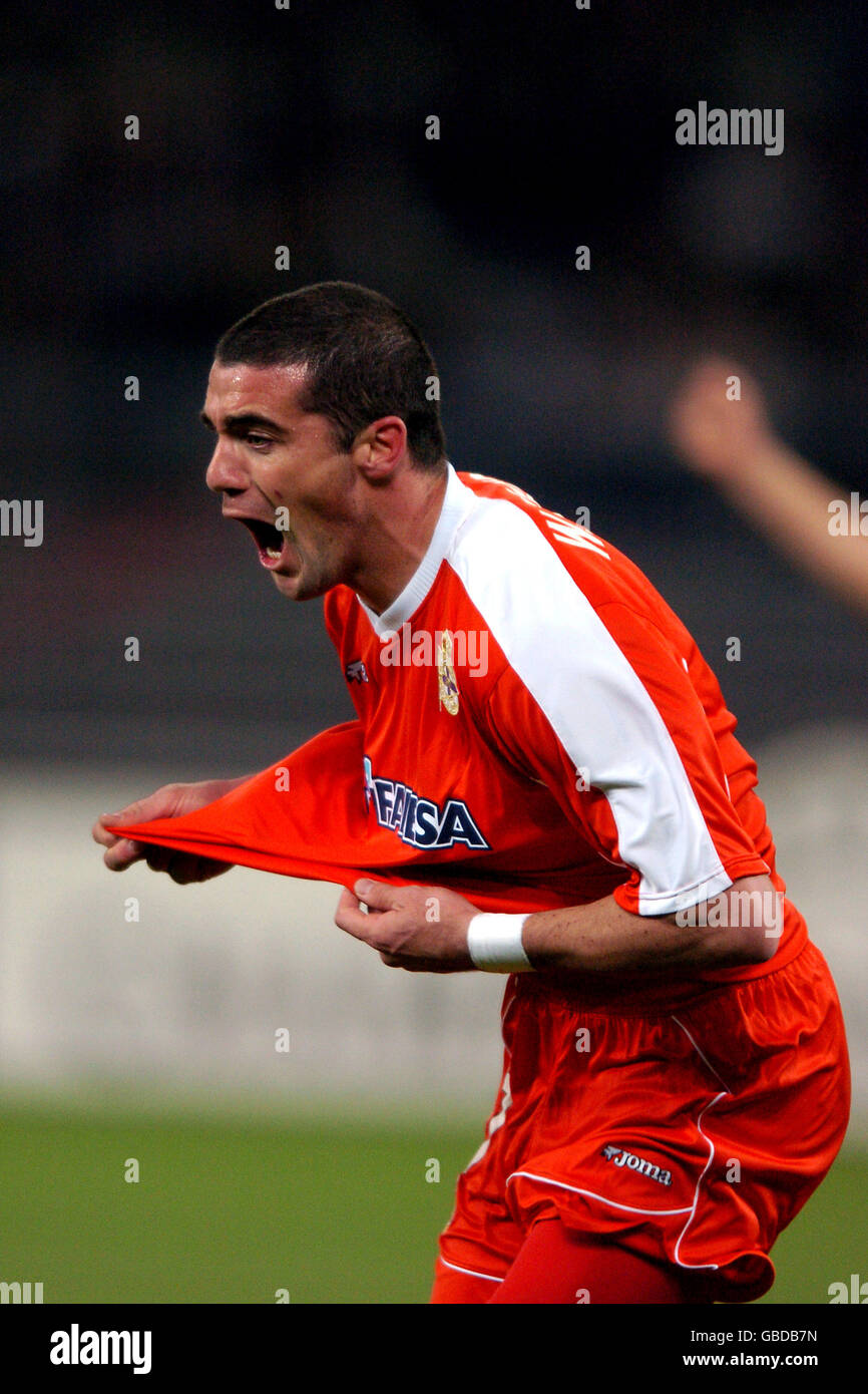 Deportivo La Coruna's Walter Pandiani celebrates scoring the opening ...