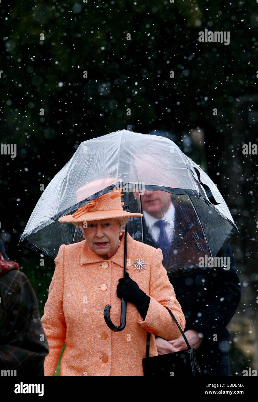 Queen Elizabeth II attends church service Stock Photo - Alamy