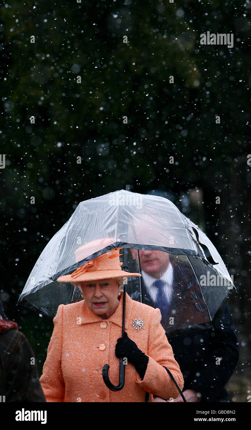 Queen Elizabeth II attends church service Stock Photo - Alamy
