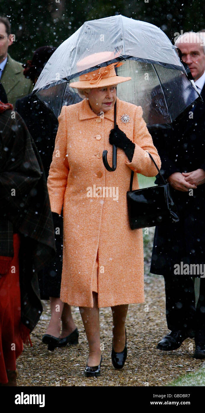 Queen Elizabeth II attends church service Stock Photo - Alamy