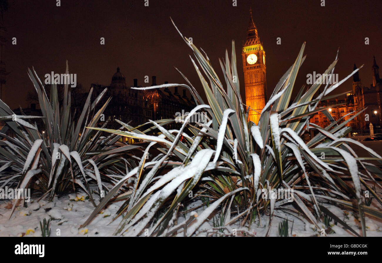 Snow seen in parliament square hi-res stock photography and images - Alamy
