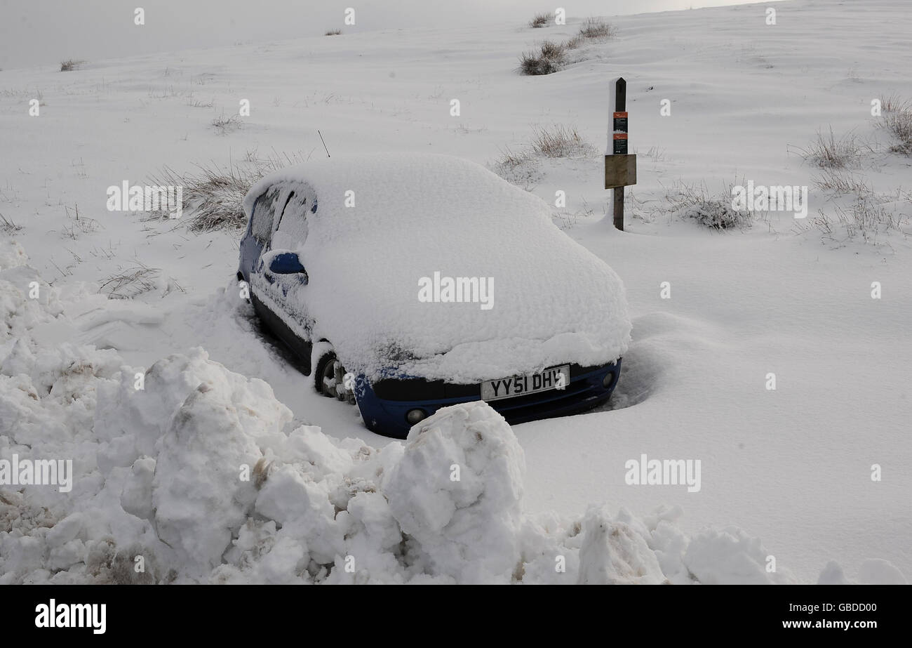 Yorkshire dales snow pub hi-res stock photography and images - Alamy