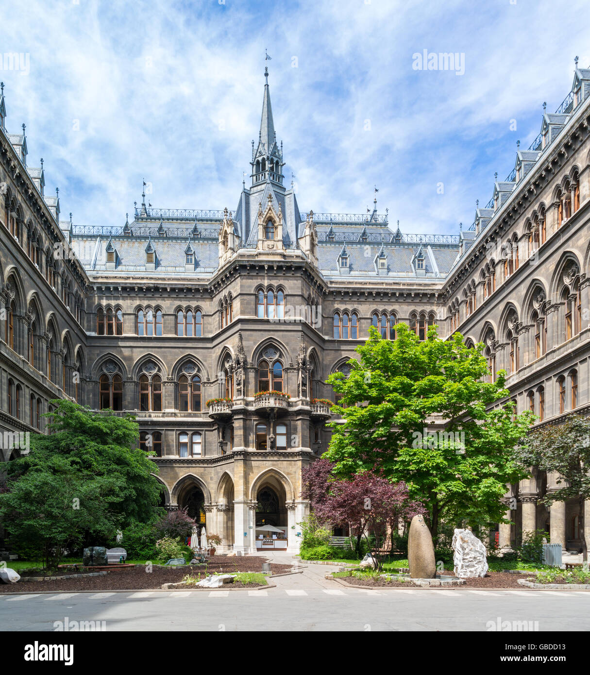 In courtyard city hall hi-res stock photography and images - Alamy