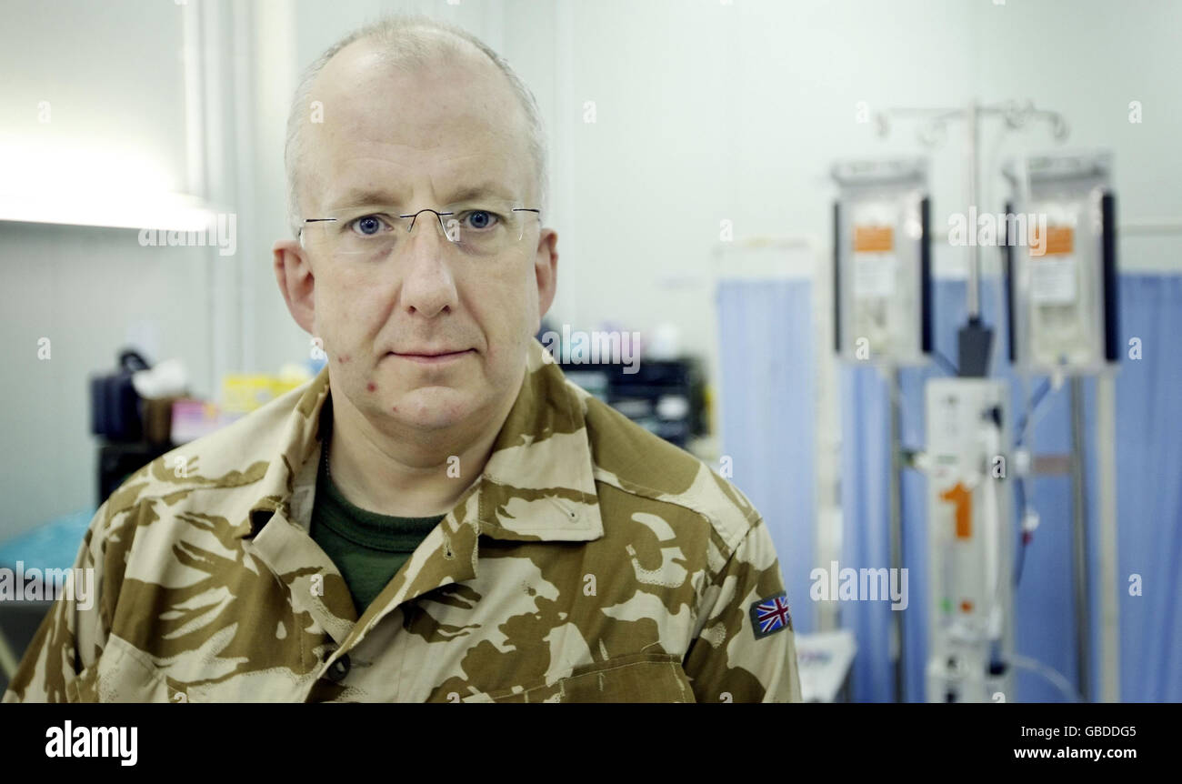 British doctor swaps surgery for war zone Stock Photo - Alamy