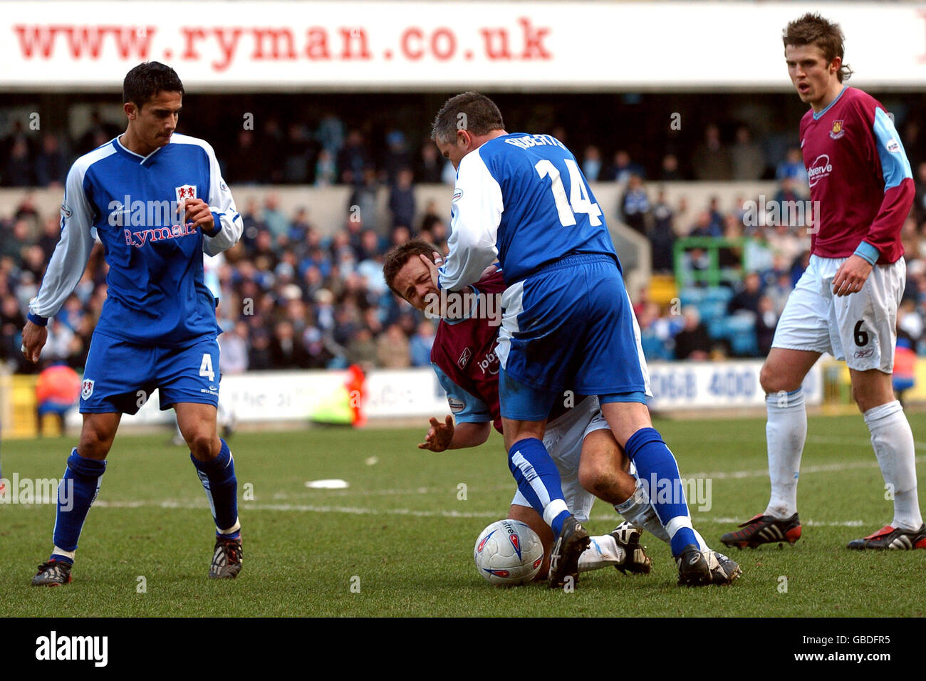 Millwalls andy roberts hi-res stock photography and images - Alamy