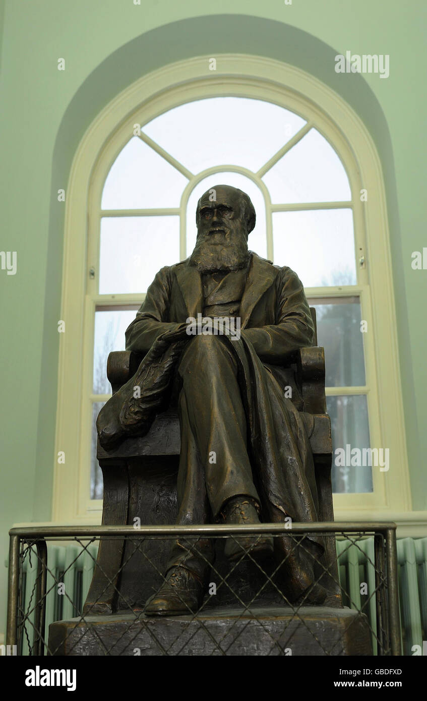 Bronze statue former new hi-res stock photography and images - Alamy