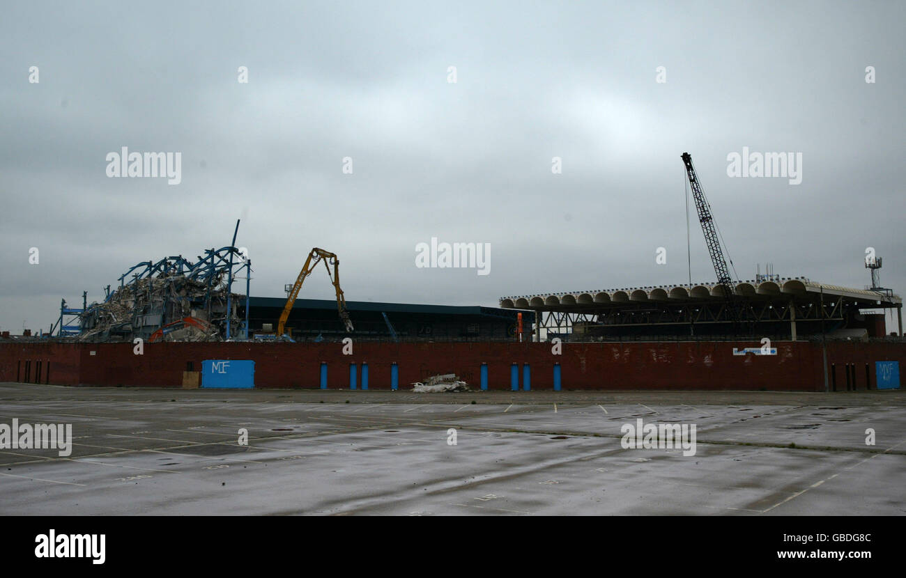Soccer - Maine Road, Manchester City Stadium Demolition Stock Photo - Alamy
