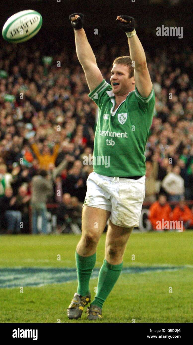 Ireland's "Man Of The Match" Gordan D'Arcy celebrates his try against ...