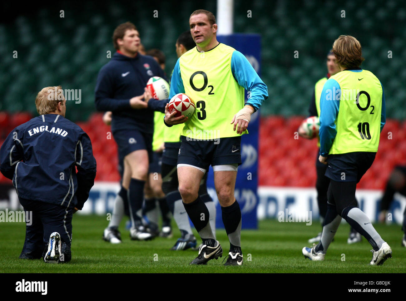 Rugby union training phil vickery hi-res stock photography and images ...