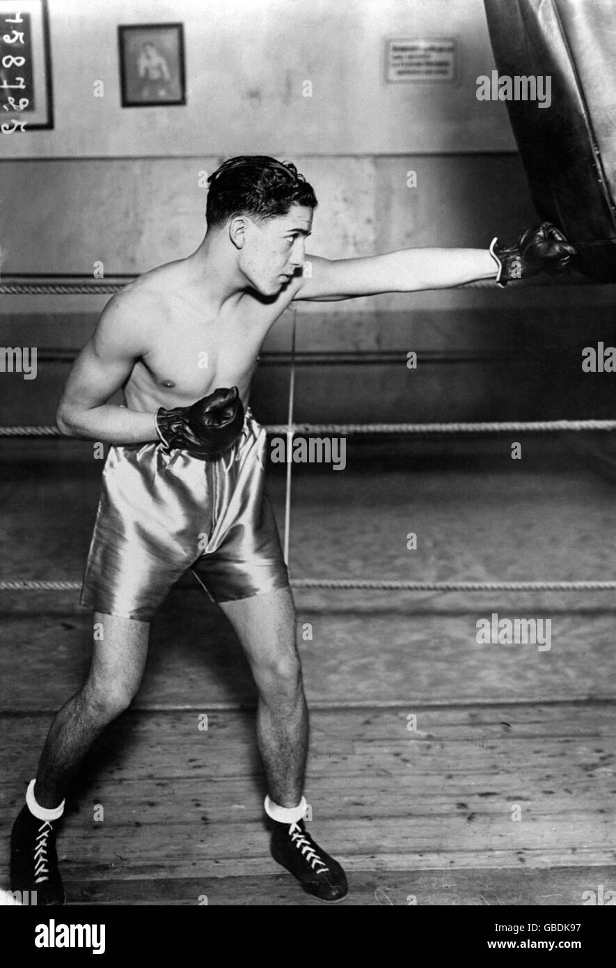 Boxing contest Black and White Stock Photos & Images - Alamy
