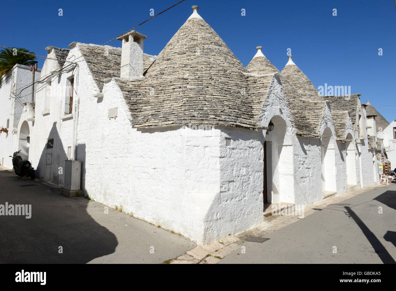 Beautiful town of Alberobello with trulli houses, Unesco world heritage ...