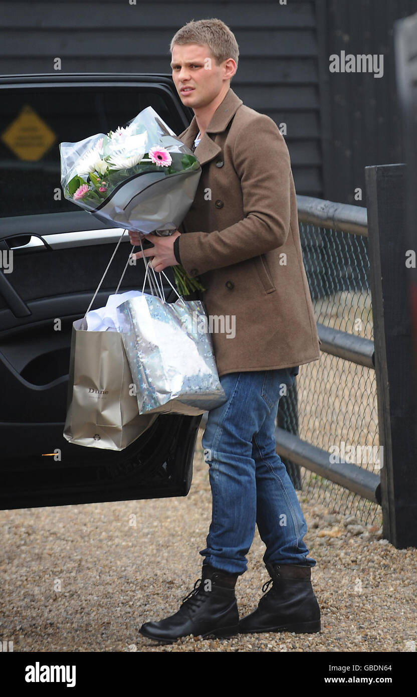 Jeff Brazier, father of Jade Goody's two children, arrives at her Essex ...