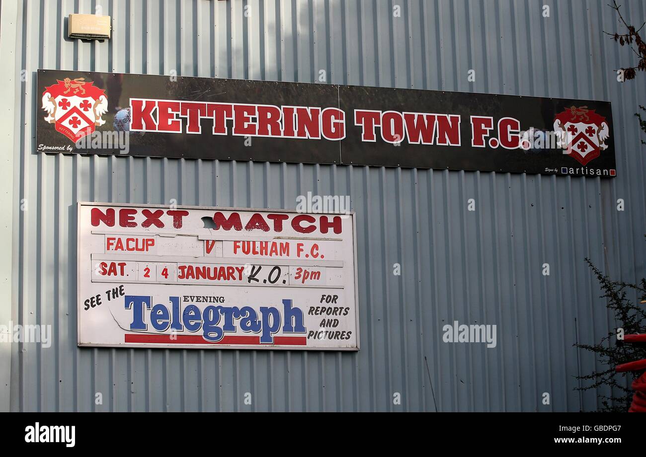 Kettering road sign hi-res stock photography and images - Alamy