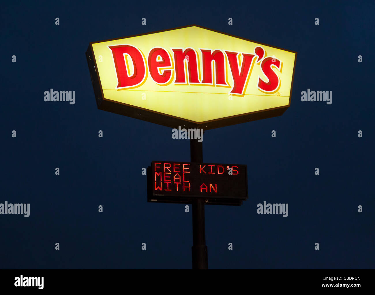 Dennys sign hi-res stock photography and images - Alamy