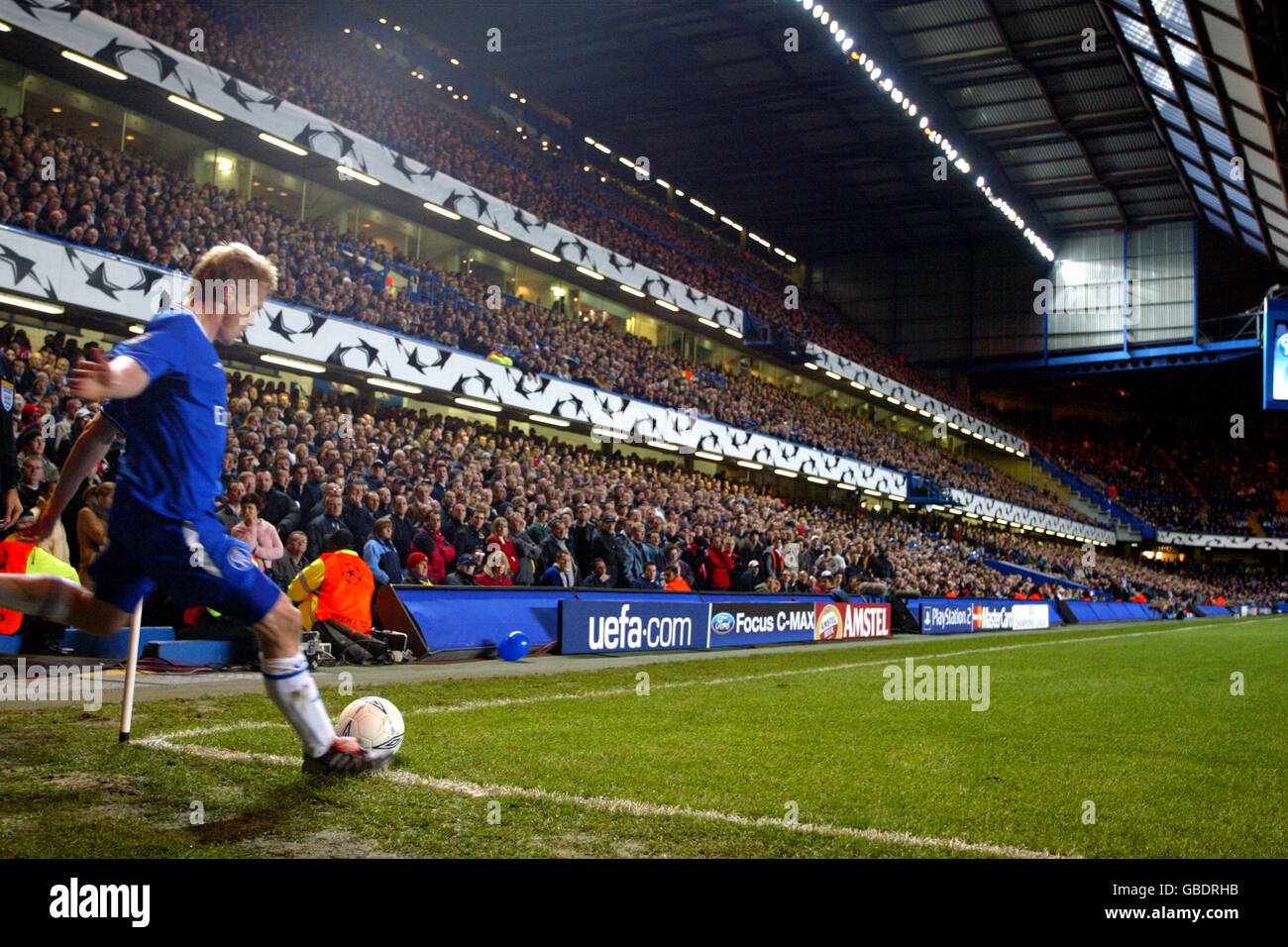 Soccer action chelsea corner hi-res stock photography and images - Alamy