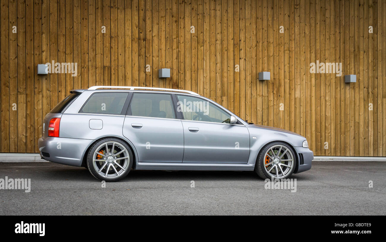 Audi rs4 quattro hi-res stock photography and images - Alamy