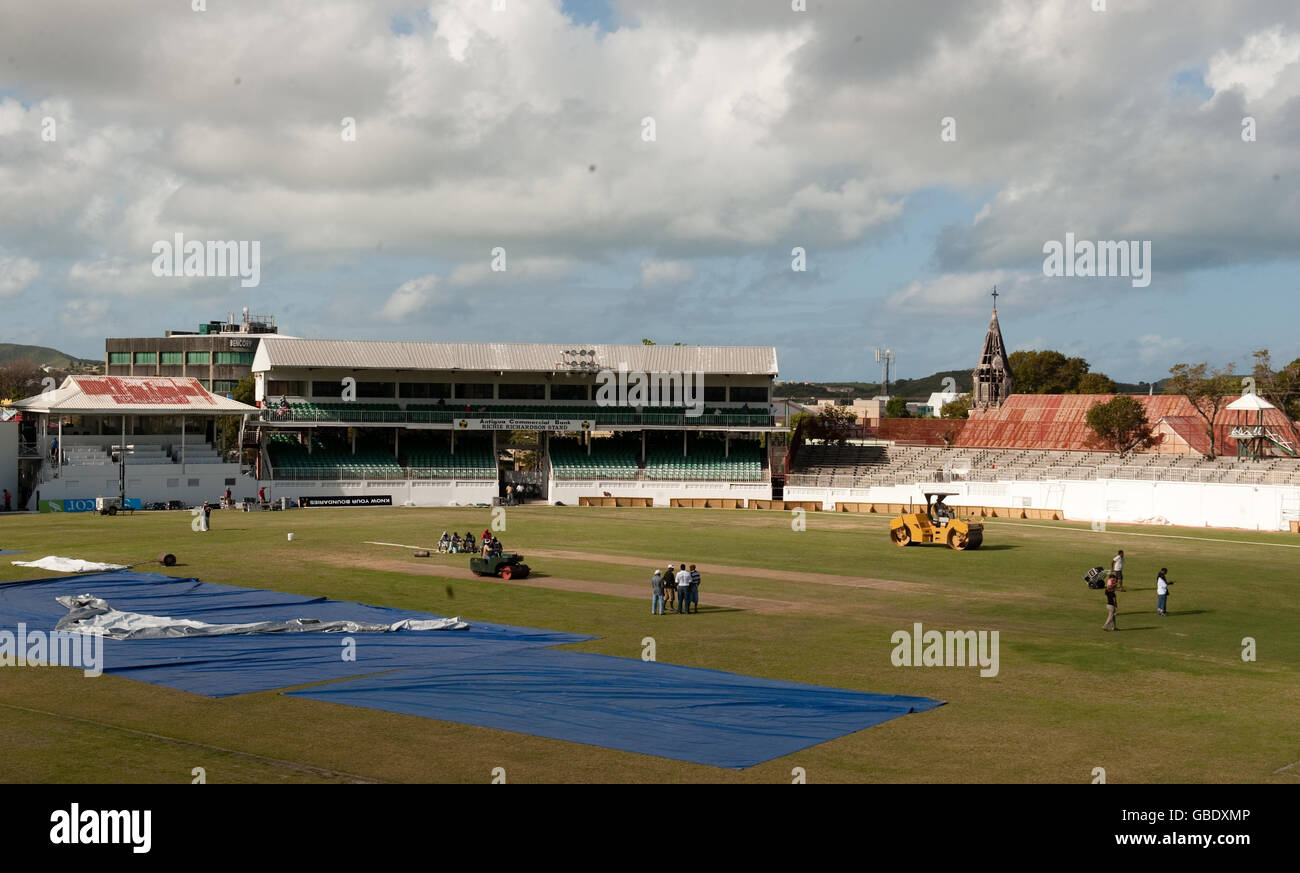 Cricket field stumps view hi-res stock photography and images - Alamy