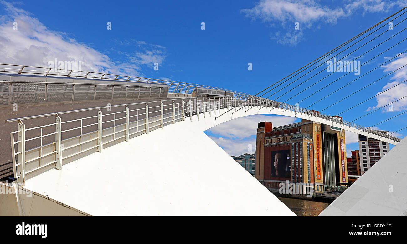 Raised bridges hi-res stock photography and images - Alamy